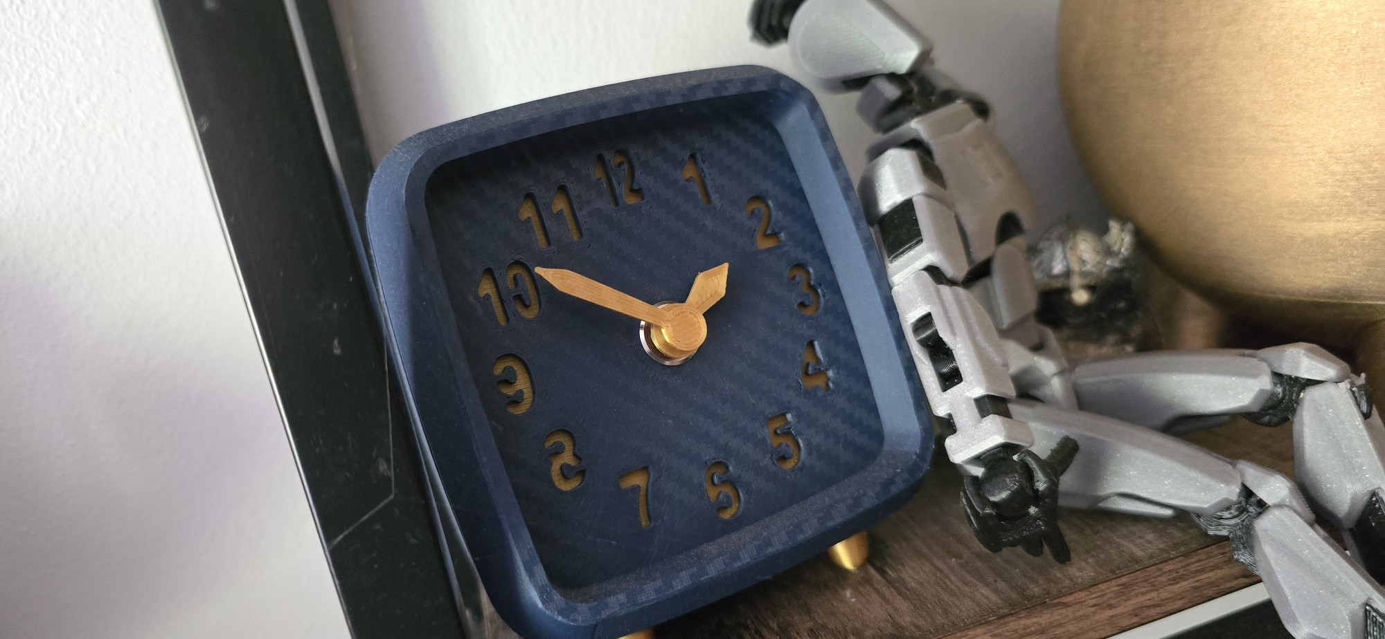 A very easy 3d Printed Clock I designed. Using a basic clock movement ...