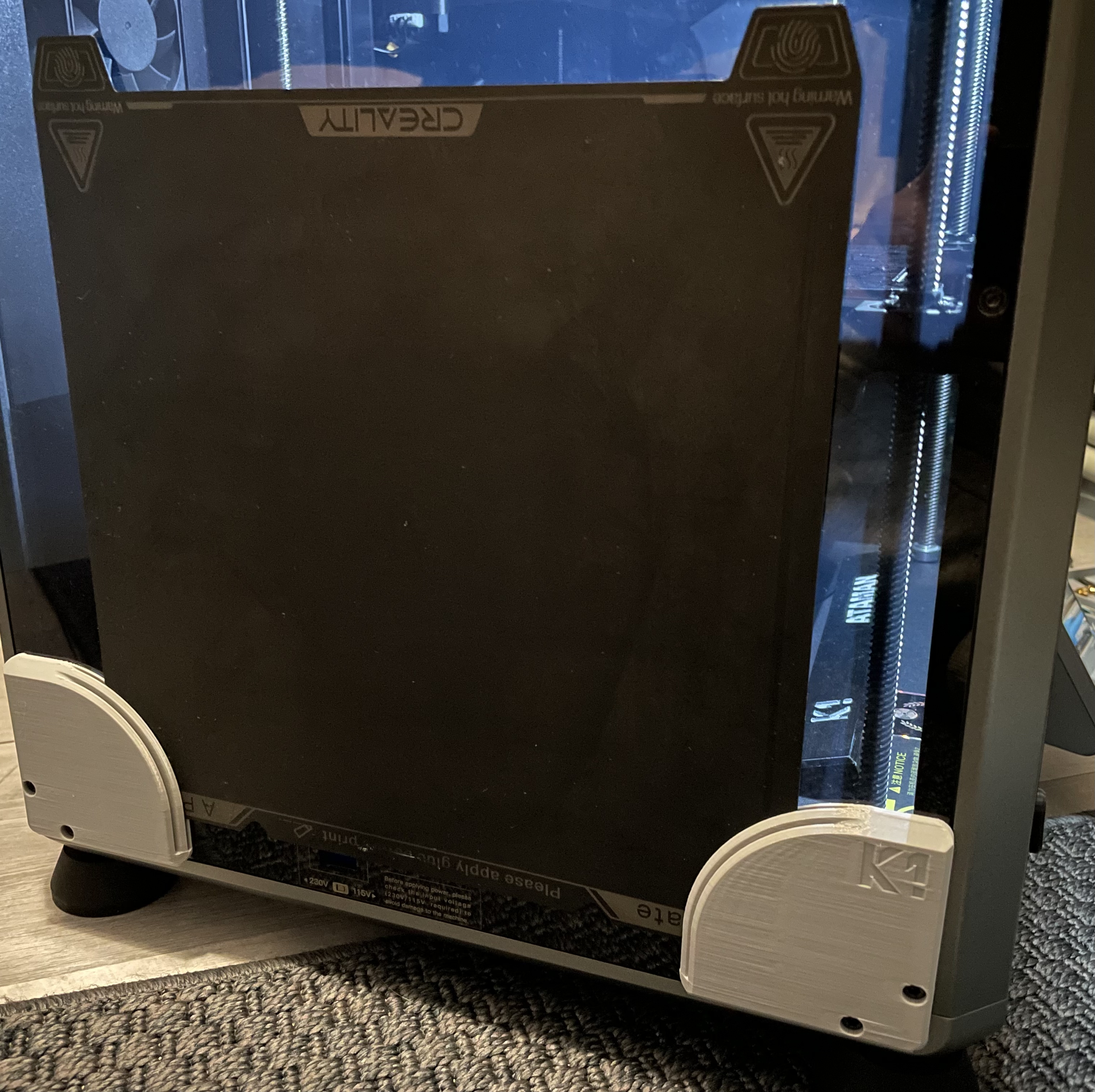 A new model of table holder has been added. It is mounted on the right ...