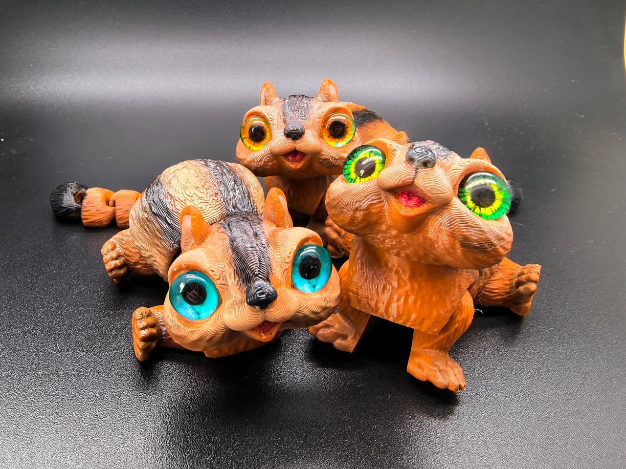 Cute model, works great even for single-color printing. Very easy to paint with an airbrush ...