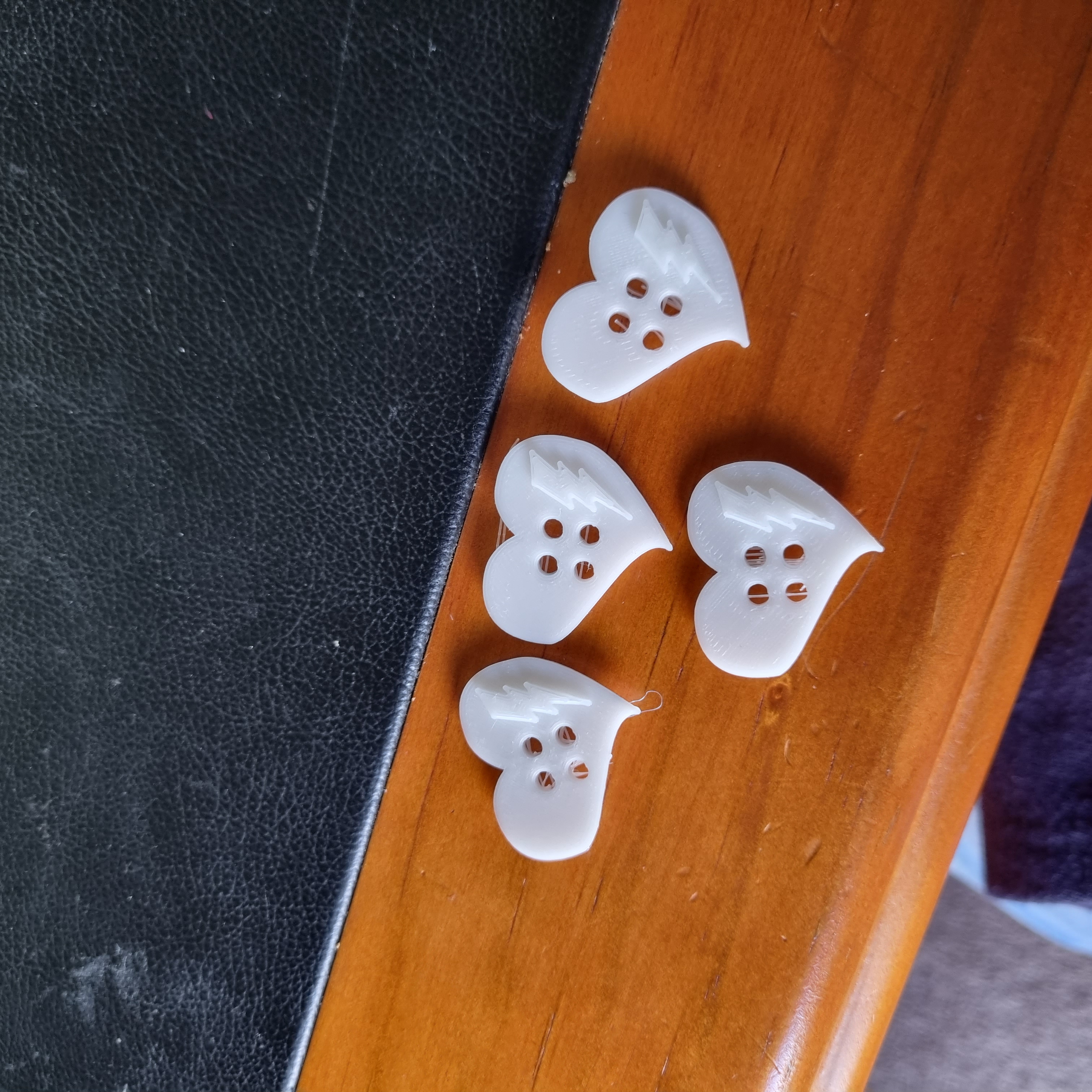 Heart Struck Button | 3D models download | Creality Cloud