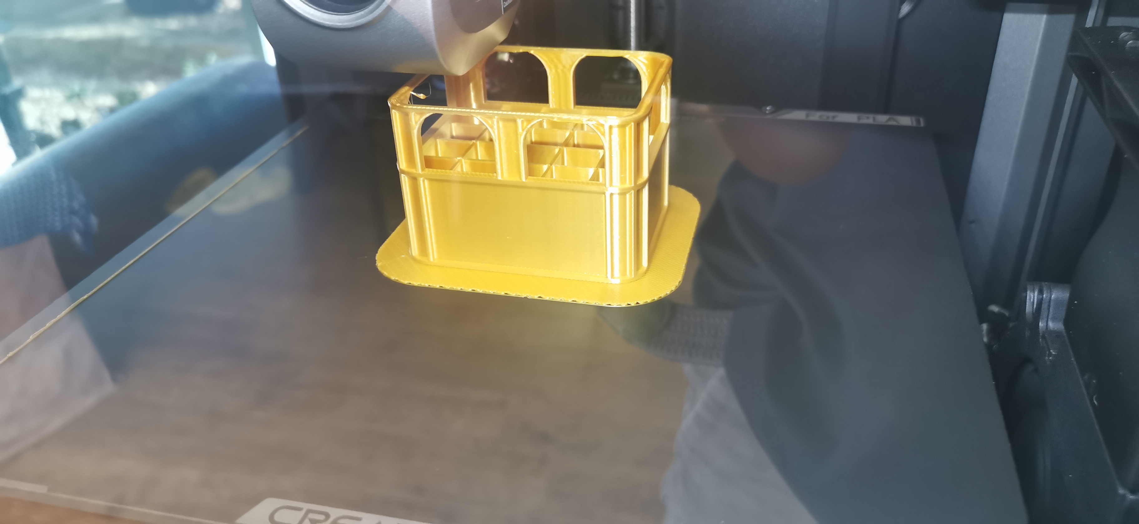 A very nice stackable golden beer crate, full of AAA energy ! 😉 | Creality Cloud