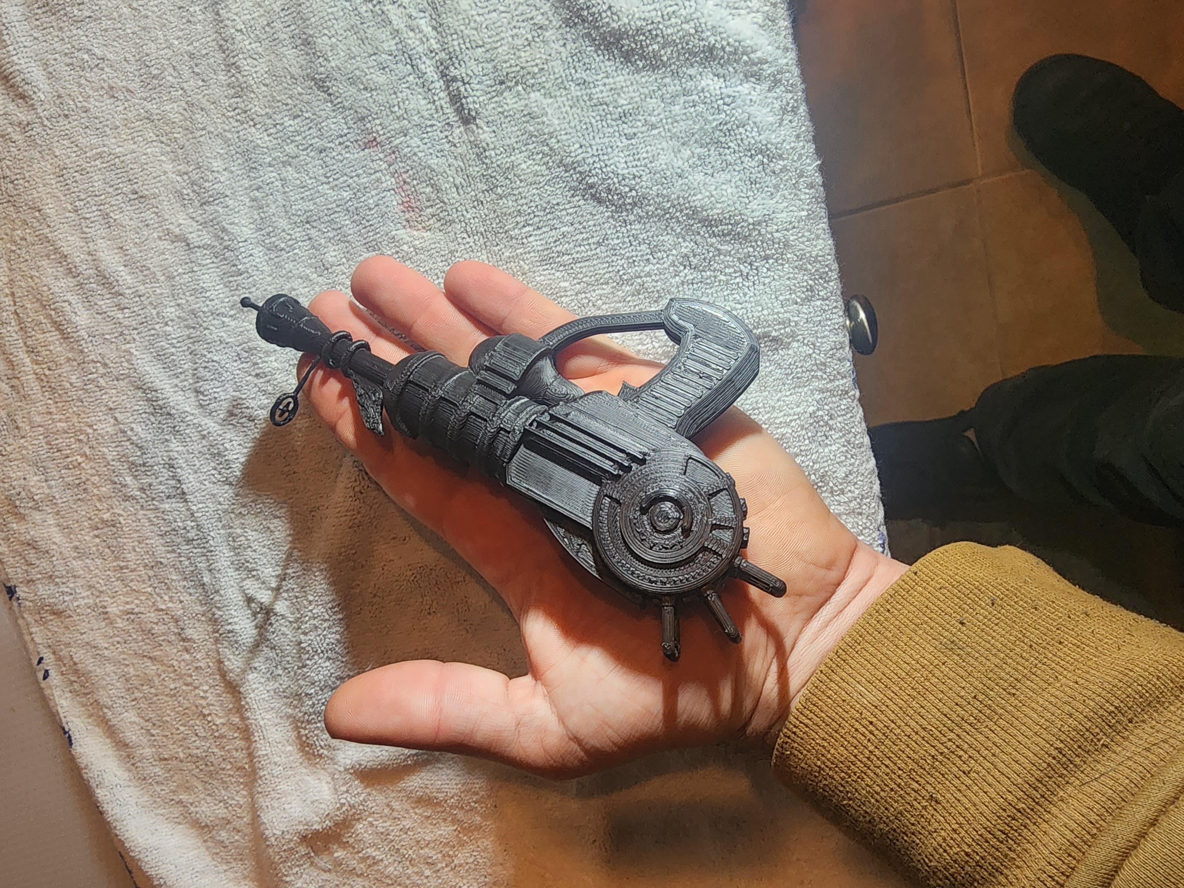 ray gun from C.O.D Black-Ops | 3D models download | Creality Cloud