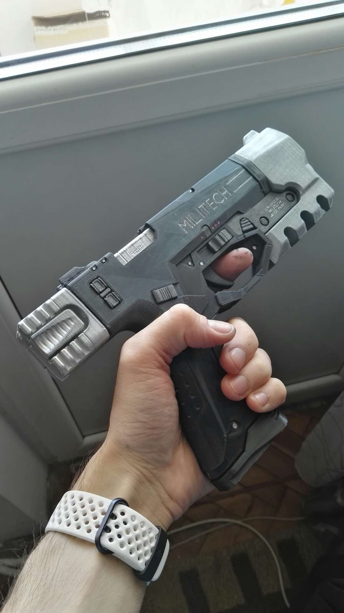 Cyberpunk MILITECH 9mm Vindicator. Took me some days (and nights 😅) of ...