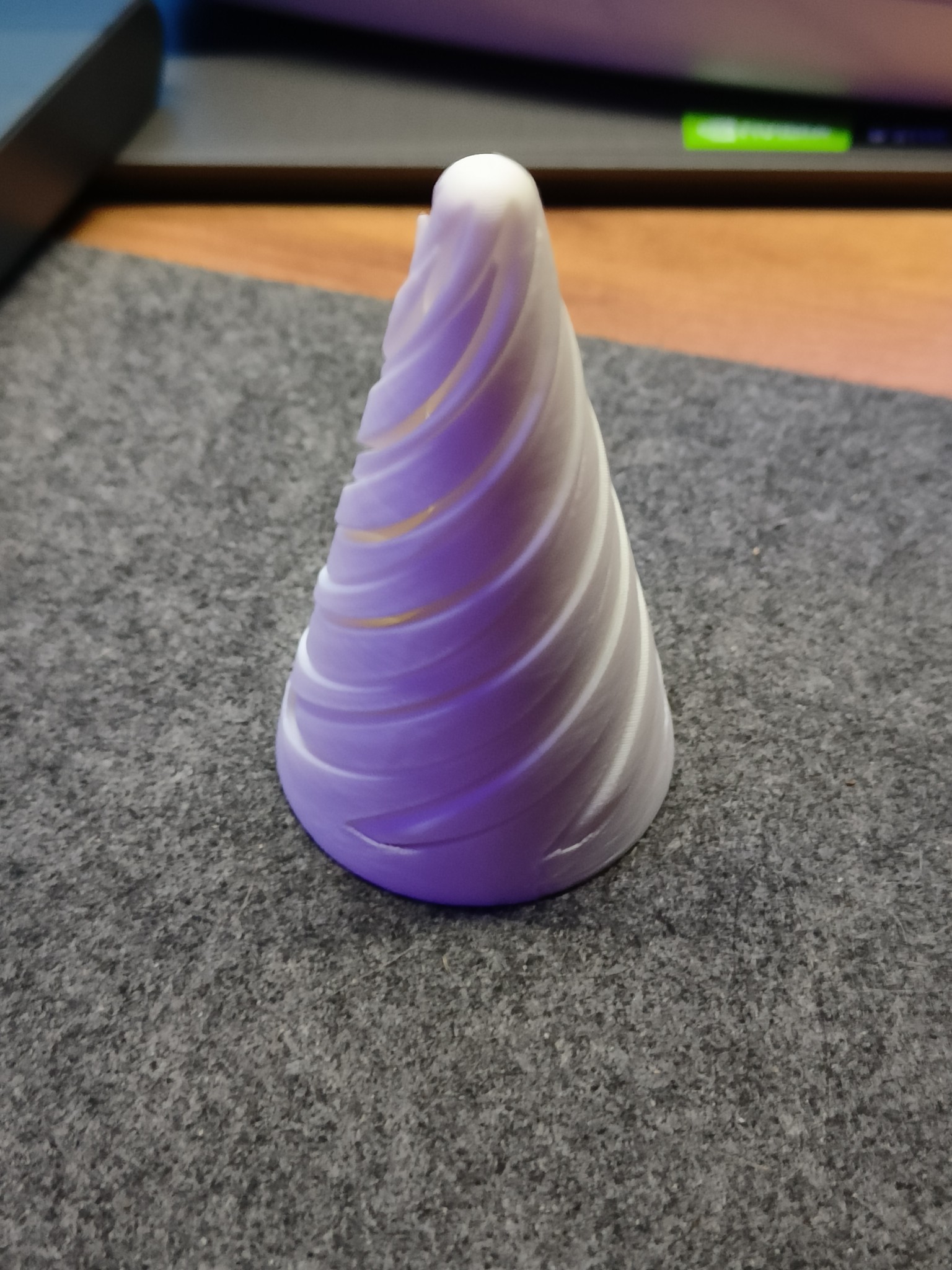 Default settings, printed both parts side by side, really easy to print. Nice fidget toy ...