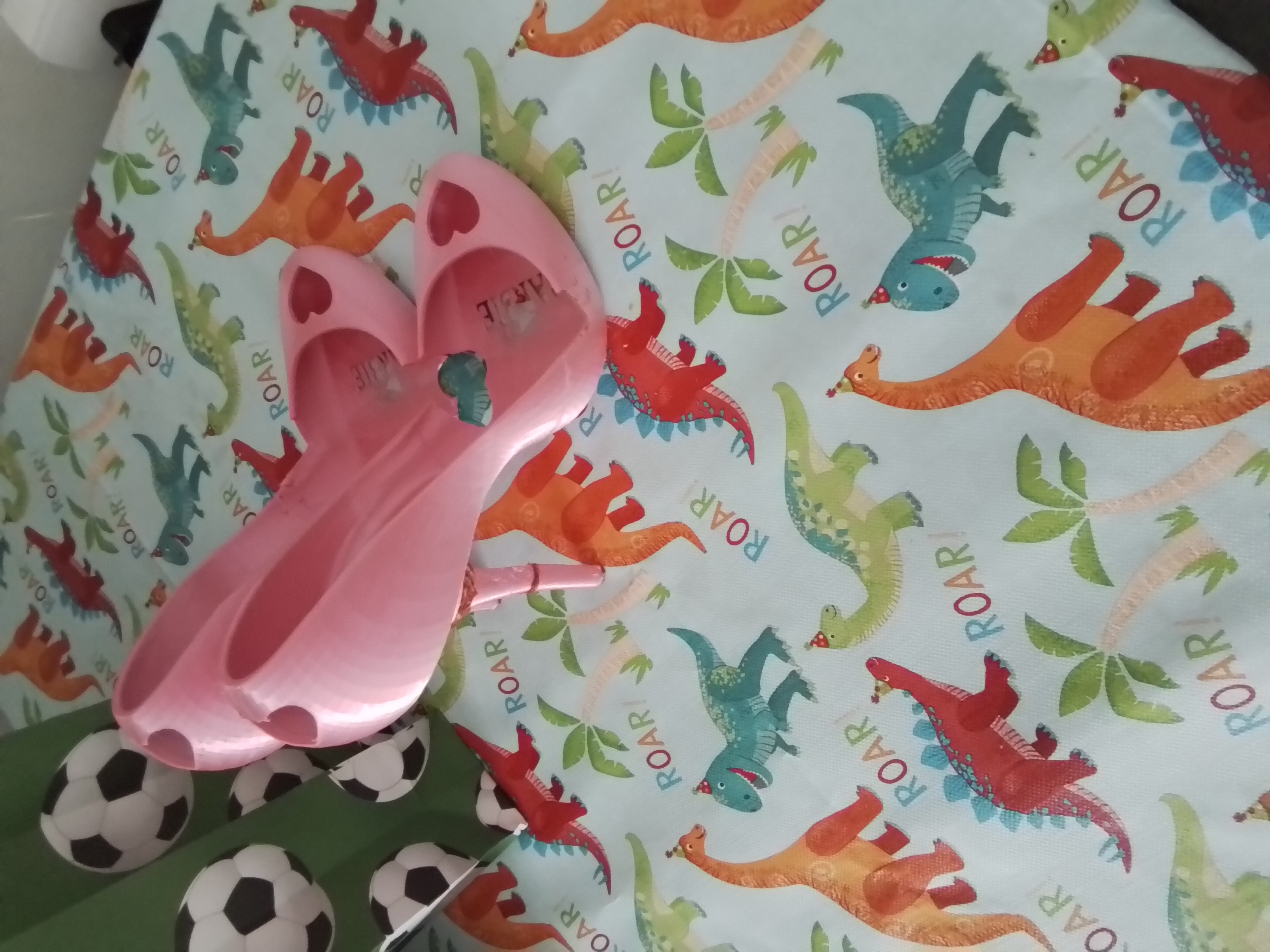 Barbie shoes tablet support | 3D models download | Creality Cloud