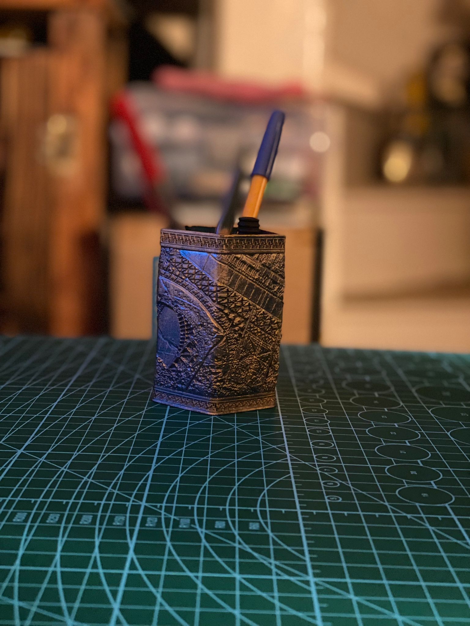 Eiffel Tower pen candle | 3D models download | Creality Cloud