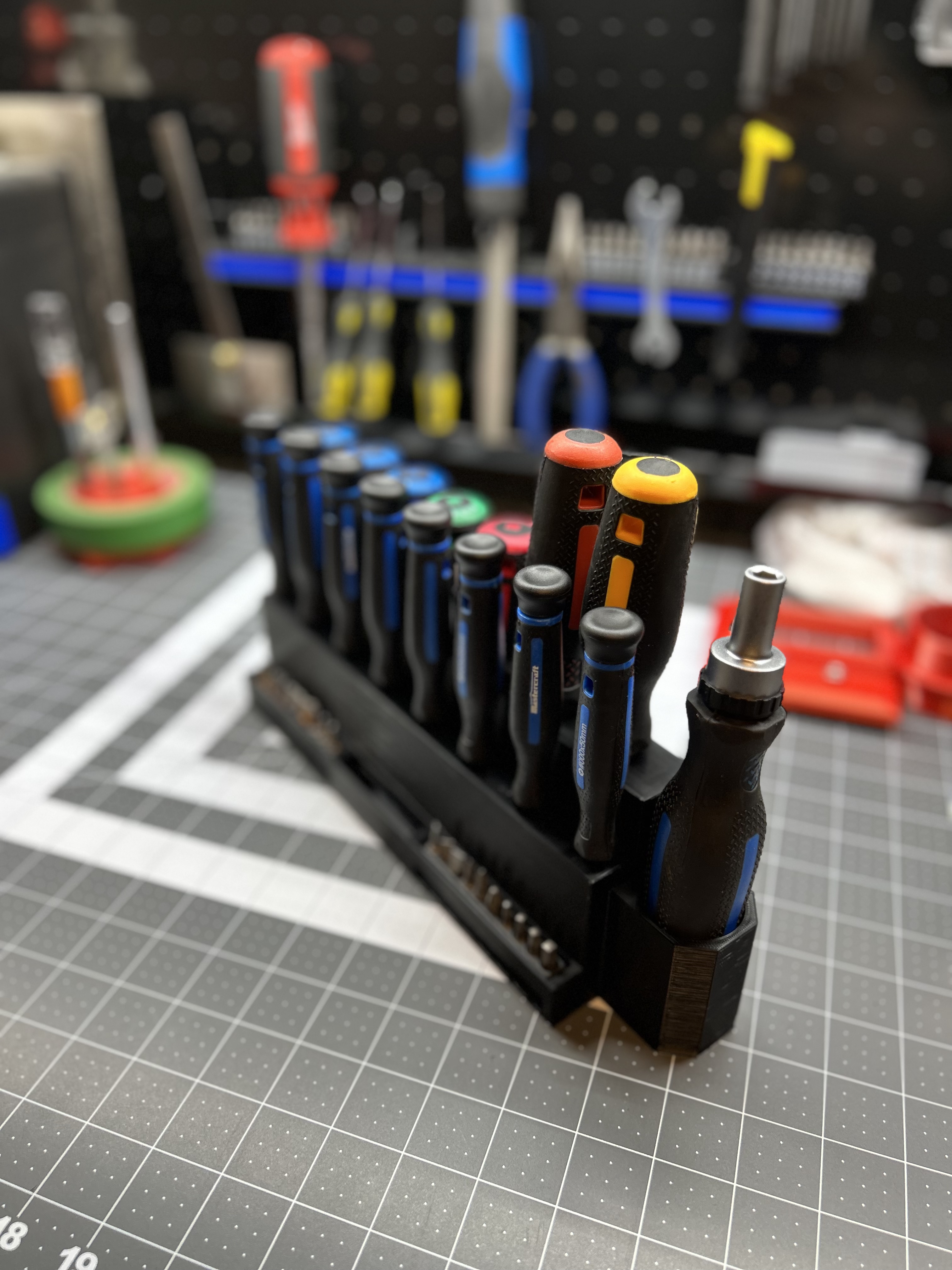 Screwdriver/ bit organizer | 3D models download | Creality Cloud