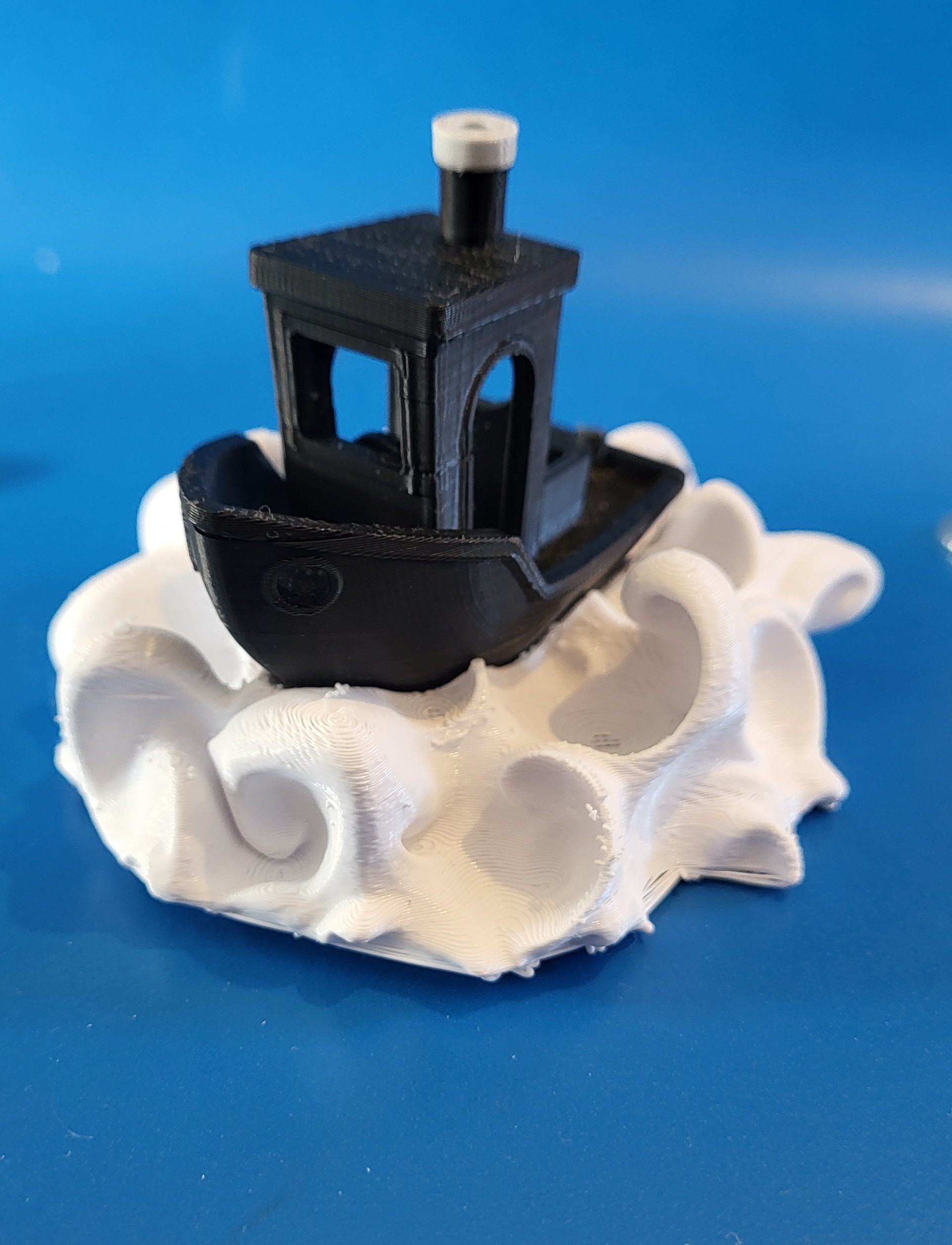 Hi everybody, I have just printed a cool accessory to add to my benchy ...