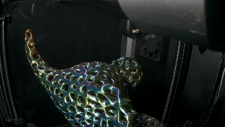 again with shiny silk pla. different color, depending on the angle you look at it. very nice ...