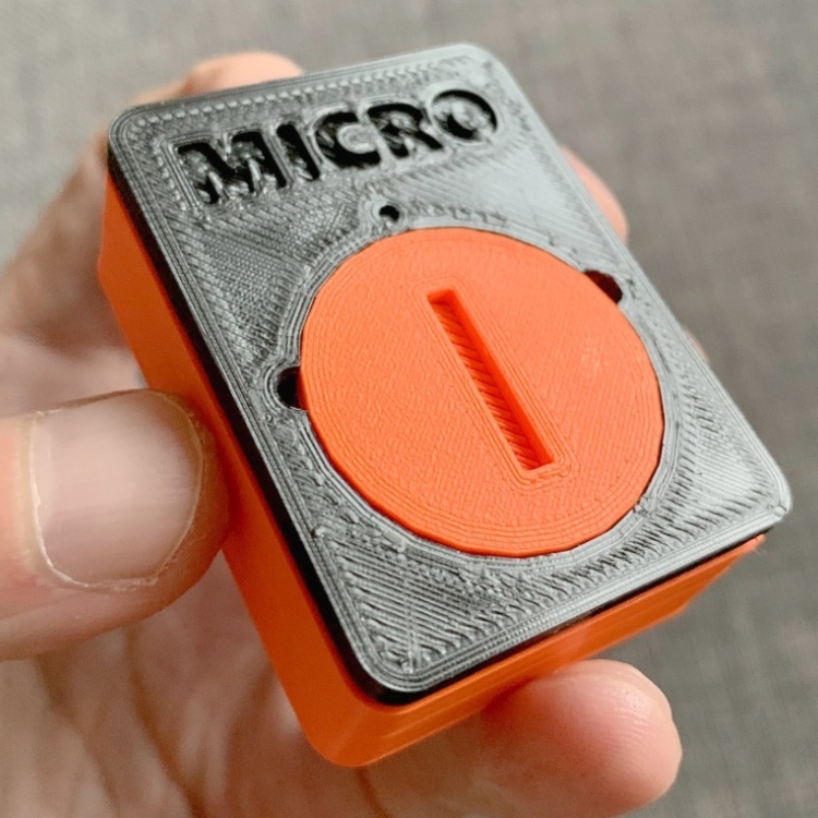 MICRO - A MICRO HANDHELD CR2032 CASE FOR ATTINY85 TINYJOYPAD